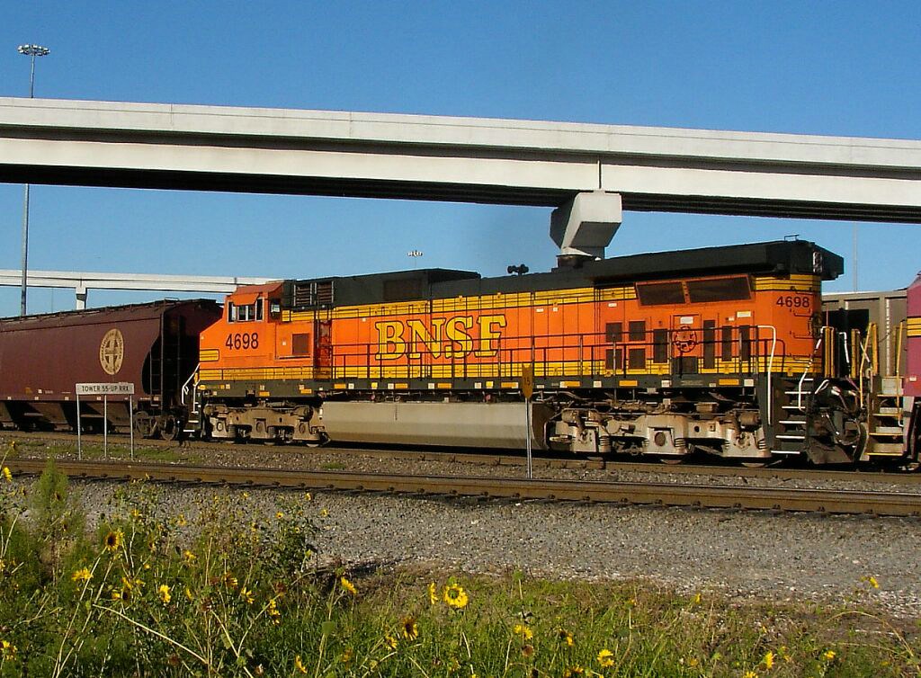 BNSF 4698
